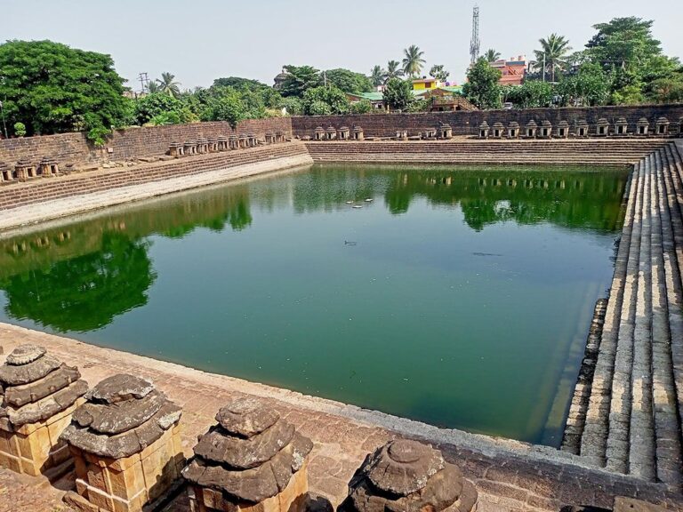 Lingaraj Temple: Odisha's Architectural Marvel - Famous Temples Of India